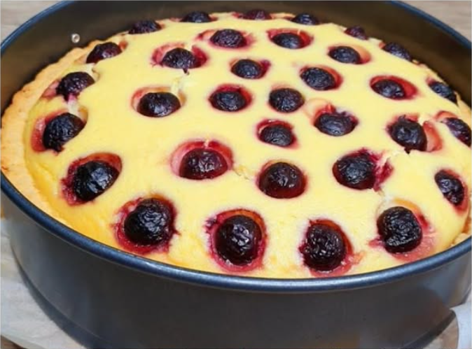 Prăjitură de casă cu brânză dulce și cireșe – Rețetă rapidă pentru o ...